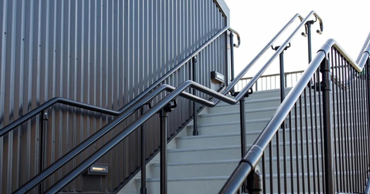 Handrail Vs Guardrail Residential Difference: Design & Compliance